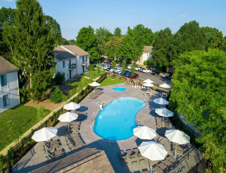 Photos of Apartments & Amenities | Hunters Glen