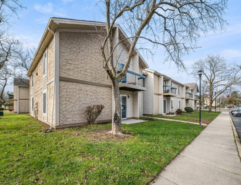 Photos of Apartments & Amenities | Hunters Glen