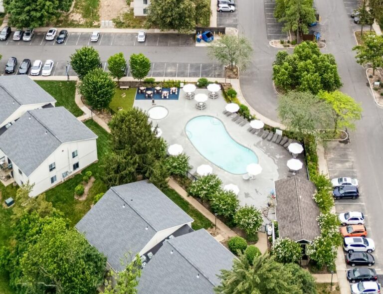 Photos of Apartments & Amenities | Hunters Glen