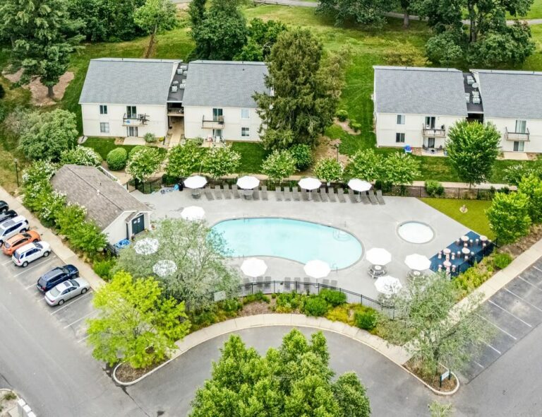 Photos of Apartments & Amenities | Hunters Glen