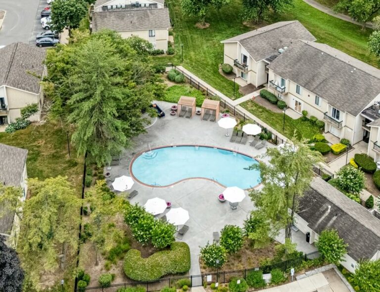 Photos of Apartments & Amenities | Hunters Glen