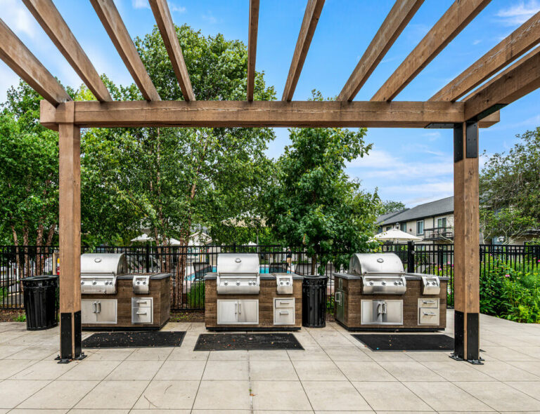 Photos of Apartments & Amenities | Hunters Glen